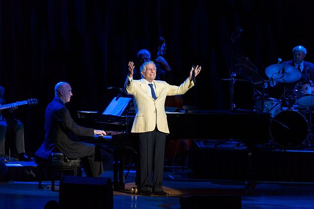 Tony Bennett going strong at 91 – Chicago Theater and Arts